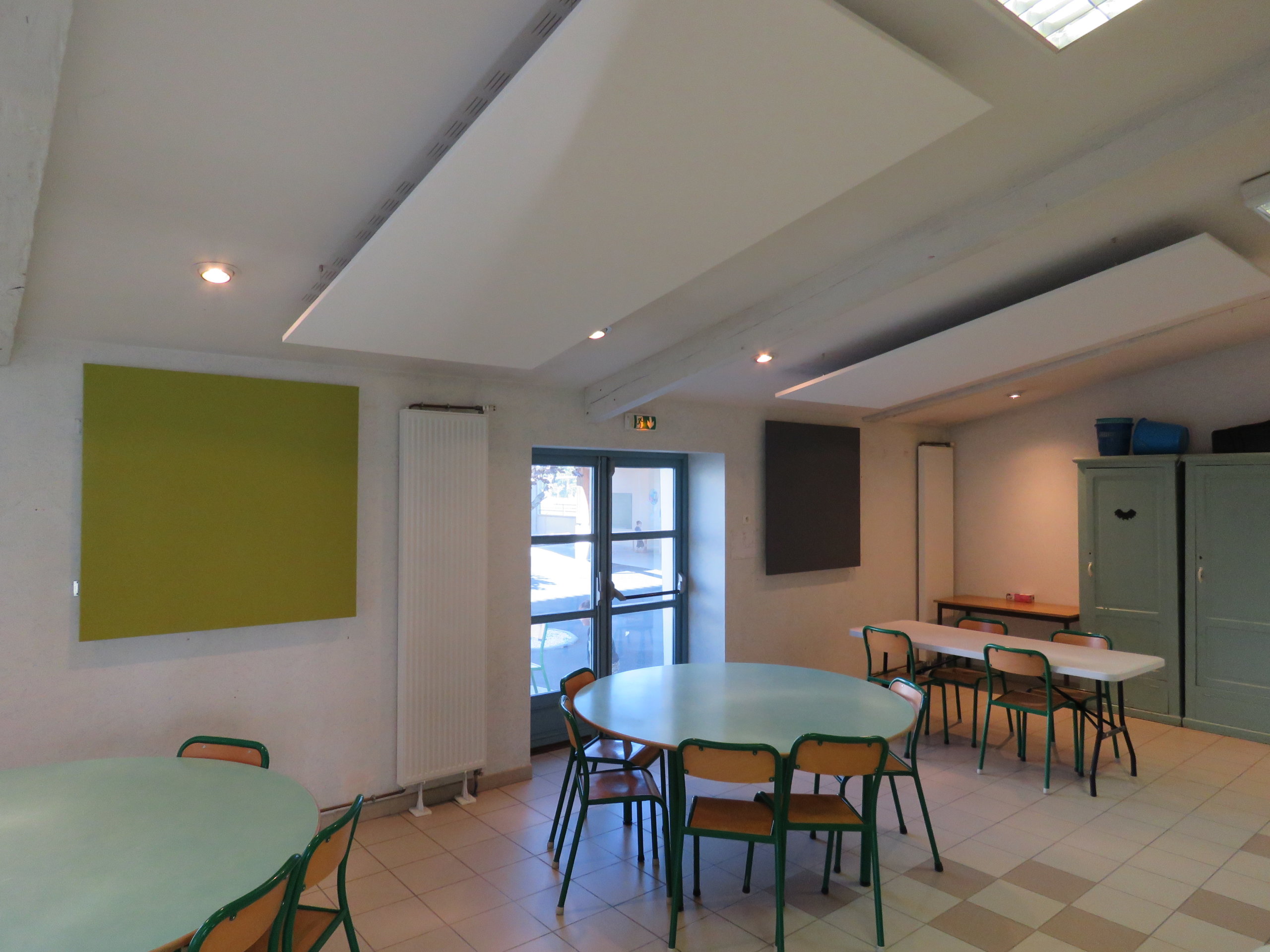 On réduit la résonance dans les restaurants scolaires en Gironde