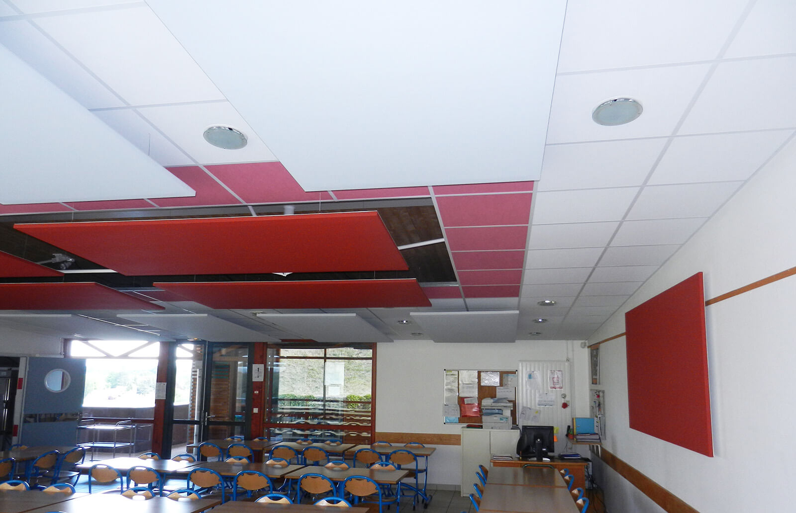 Au réfectoire de Chanas, les repas du midi ont bien changé...